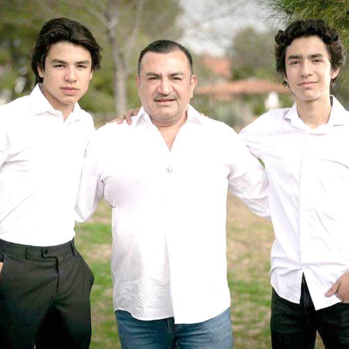 Tony Melendez del Conjunto Primavera y sus hijos Lucio y Eduardo ...