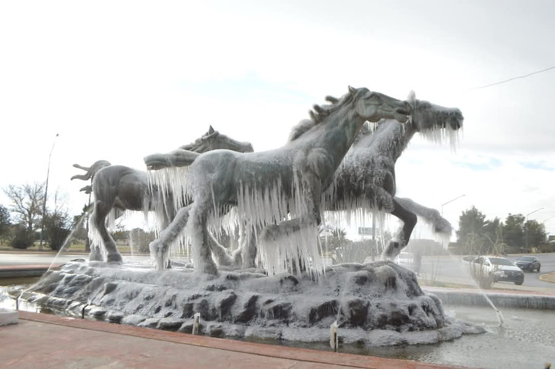 ASI SE VE LA FUENTE DE LOS CABALLOS INDOMABLES EN CIUDAD JUÁREZ ESTE ...